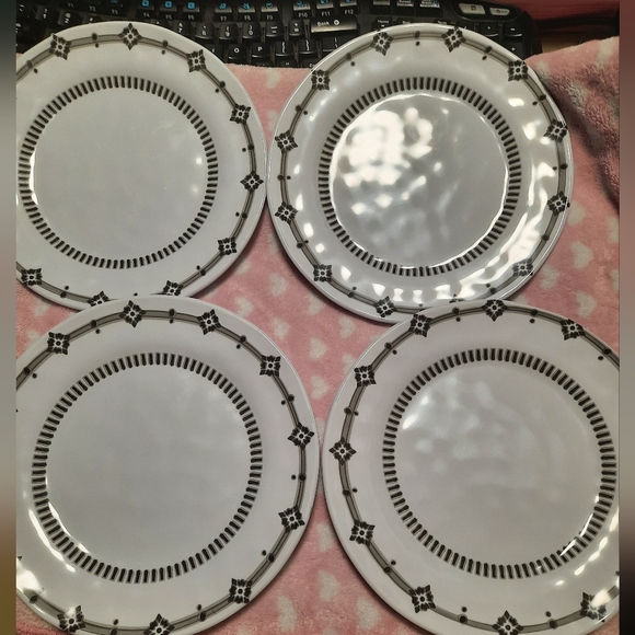 Merritt D | Dining | 8 Round Plate Diamond Rim | Poshmark
